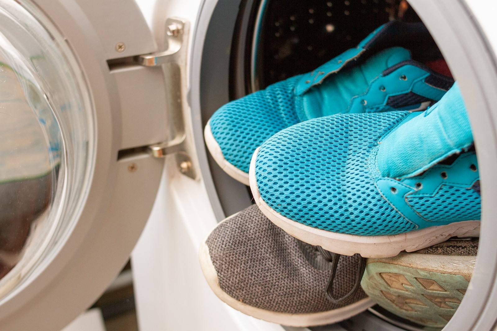 How to Clean Your Athletic Shoes Correctly in Almost No Time - NTFANTFA
